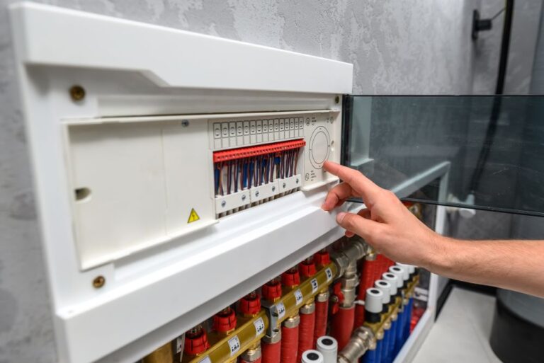 What Are Common Fuse Box Problems (With Solutions)